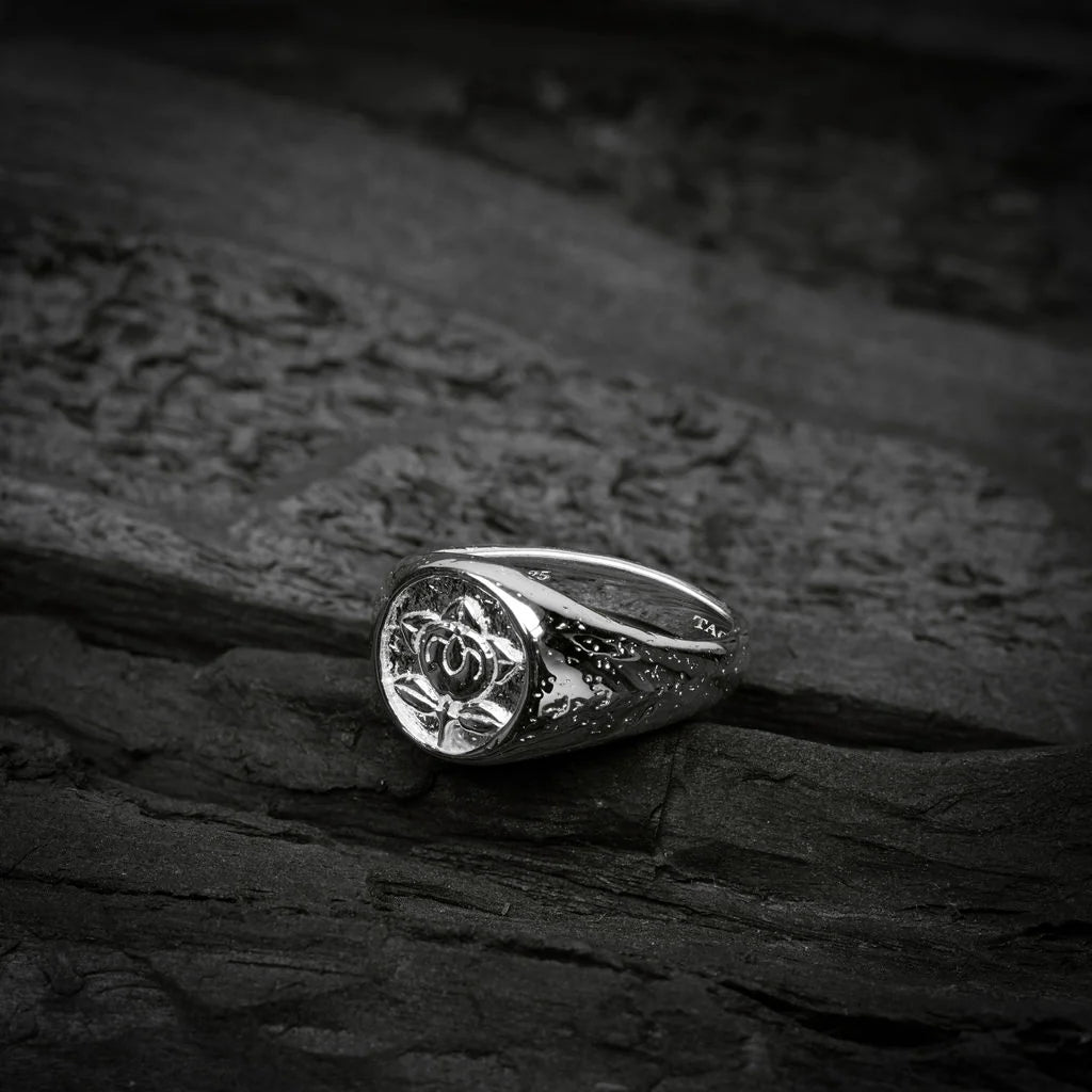 Tachibana.co Silver Tachibana Kamon Signet Ring – Dropouts
